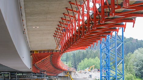 Mit PERI die Brücke schlagen
